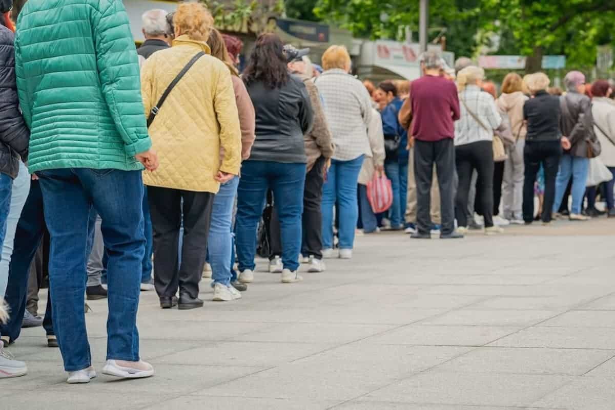 Processing times climb for Express Entry, PNP applicants | CIC News